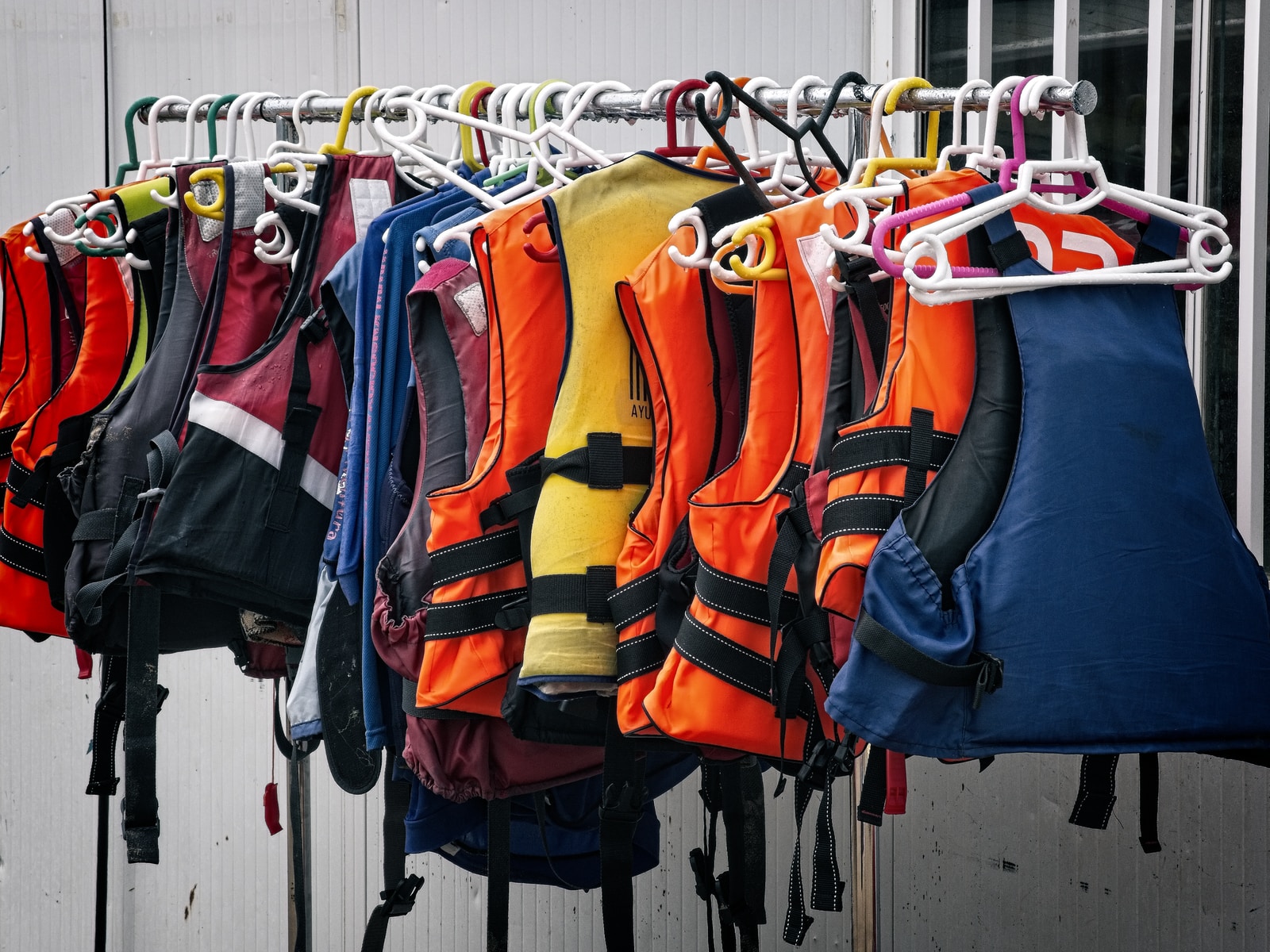 5 Things You Need to Know About Life Jackets - Jt.Org